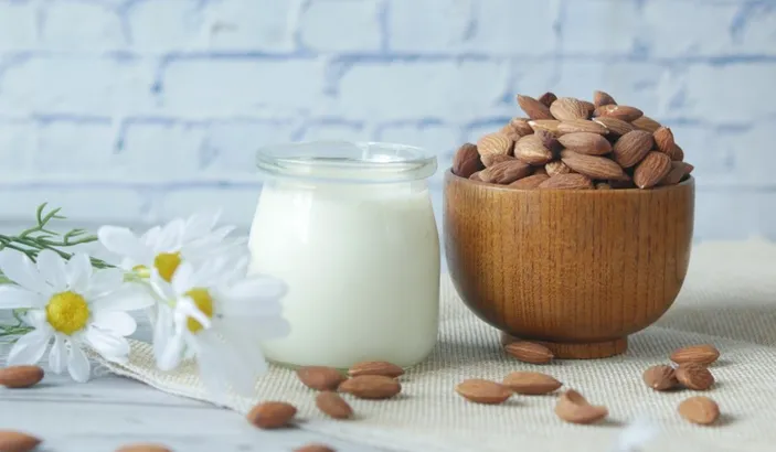 Susu Almond vs Susu Oat: Mana yang Lebih sehat? Simak Jawaban Menurut ...