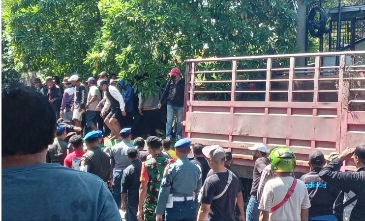 Eksekusi Lahan dan Gedung di Kenjeran Surabaya Dilawan Ratusan Massa ...