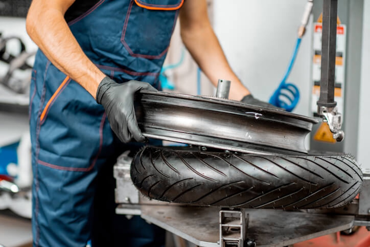 Motor untuk Harian Bagusnya Pakai Ban Bias atau Ban Radial? Jangan Asal ...