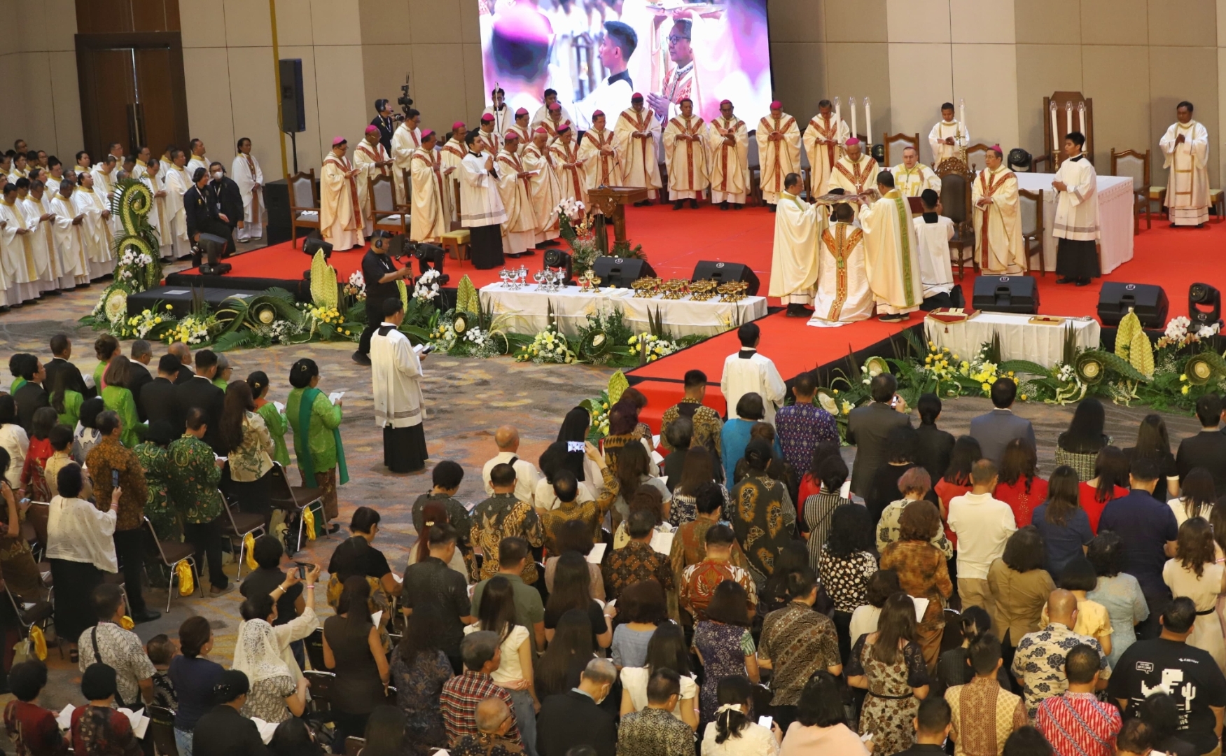 Mgr. Agustinus Tri Budi Utomo Resmi Ditahbiskan Menjadi Uskup Keuskupan ...