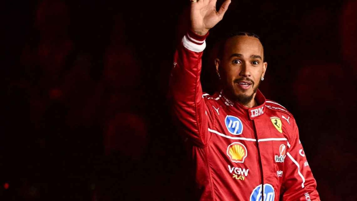 Gelaran F1 75 Live: Penampilan Pertama di Publik Lewis Hamilton Menyapa ...