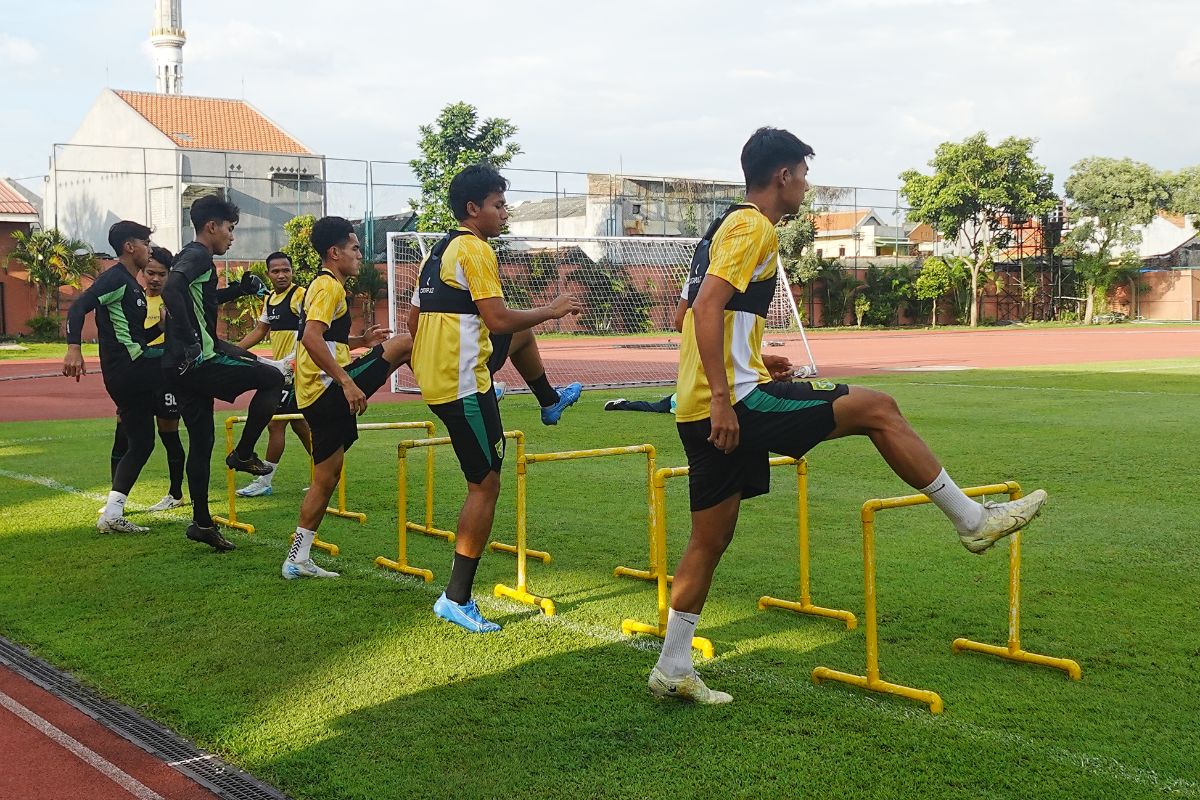 Peluang Muhammad Hidayat Tampil Lawan Persija Jakarta Menipis! Paul ...