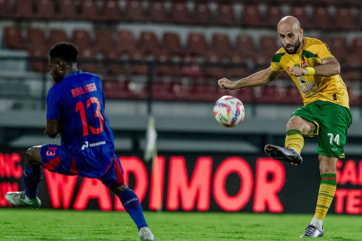 Paul Munster Bongkar Borok Persebaya Surabaya di Liga 1 2024/2025: Shot ...