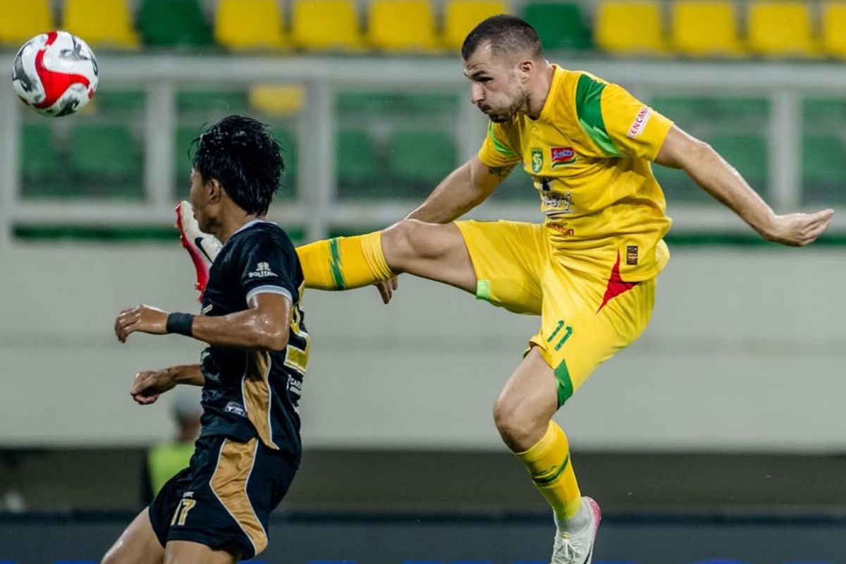 Mihailo Perovic Tenggelam! Ini Rapor Pemain Persebaya Surabaya Usai ...