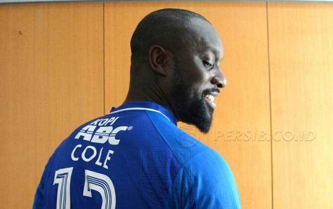 Carlton Cole Resmi Gabung, Persib Kian Kental Nuansa The Blues