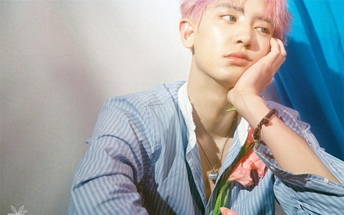 Cincin Perak di Jari Manis Chanyeol EXO
