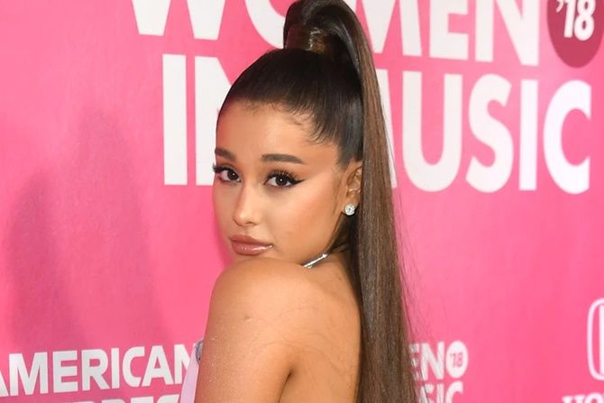 Ariana Grande Tutupi Tato Kenangan Bersama Mantan dengan yang Baru