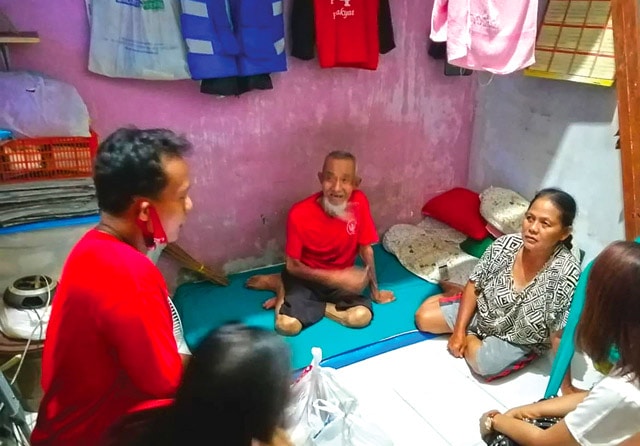 Bantu Orang yang Dicatat Meninggal, tapi Hidup Serba Kekurangan