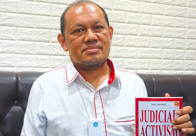 Safri Abdullah, Hakim PN Surabaya yang Hobi Menulis Buku