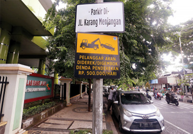 Parkir di Area Terlarang, Ratusan Kendaraan Digembok Dishub Surabaya
